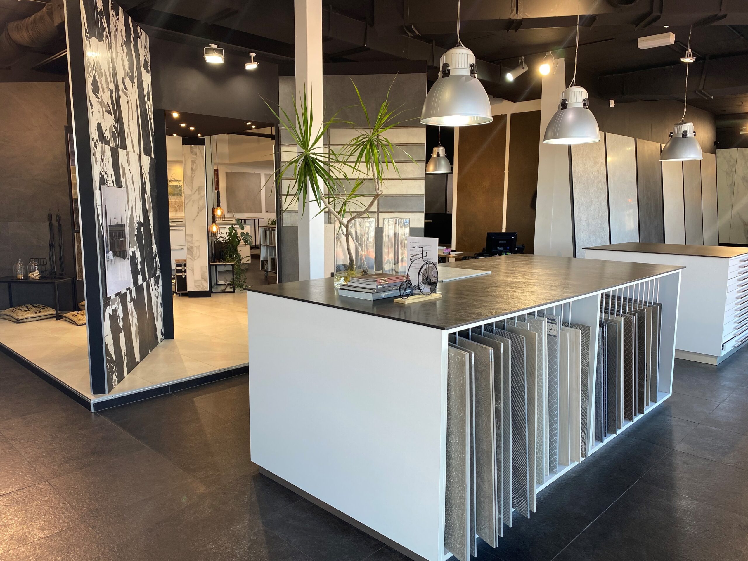 Showroom 310321 - Living Tiles